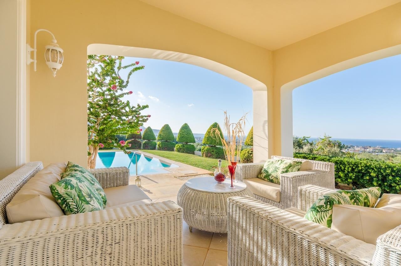 TOP LUXURY VILLA WITH AMAZING GARDEN & SEA VIEWS - smilinghouse.ch
