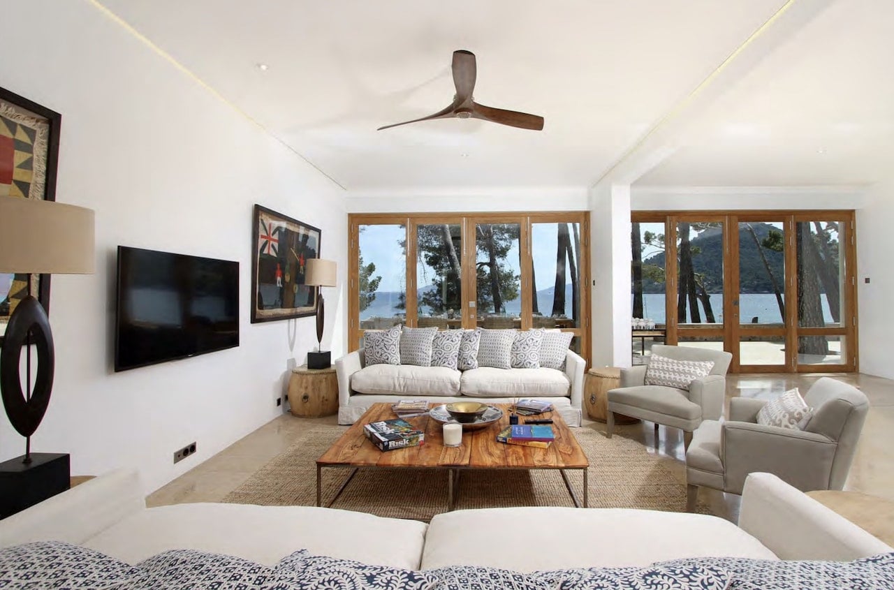 ELEGANT WINDS VILLA IN THE FAMOUS BEACH OF FORMENTOR - smilinghouse.ch