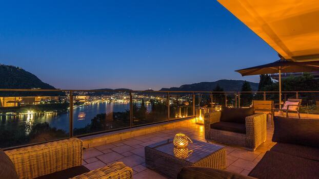 Night view on the terrace - smilinghouse.ch
